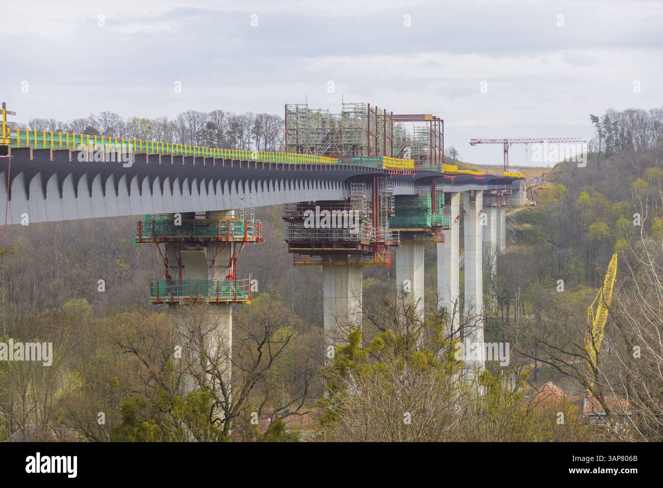 The new bridge on the Pirna southern bypass will be 916 metres long, 70 ...