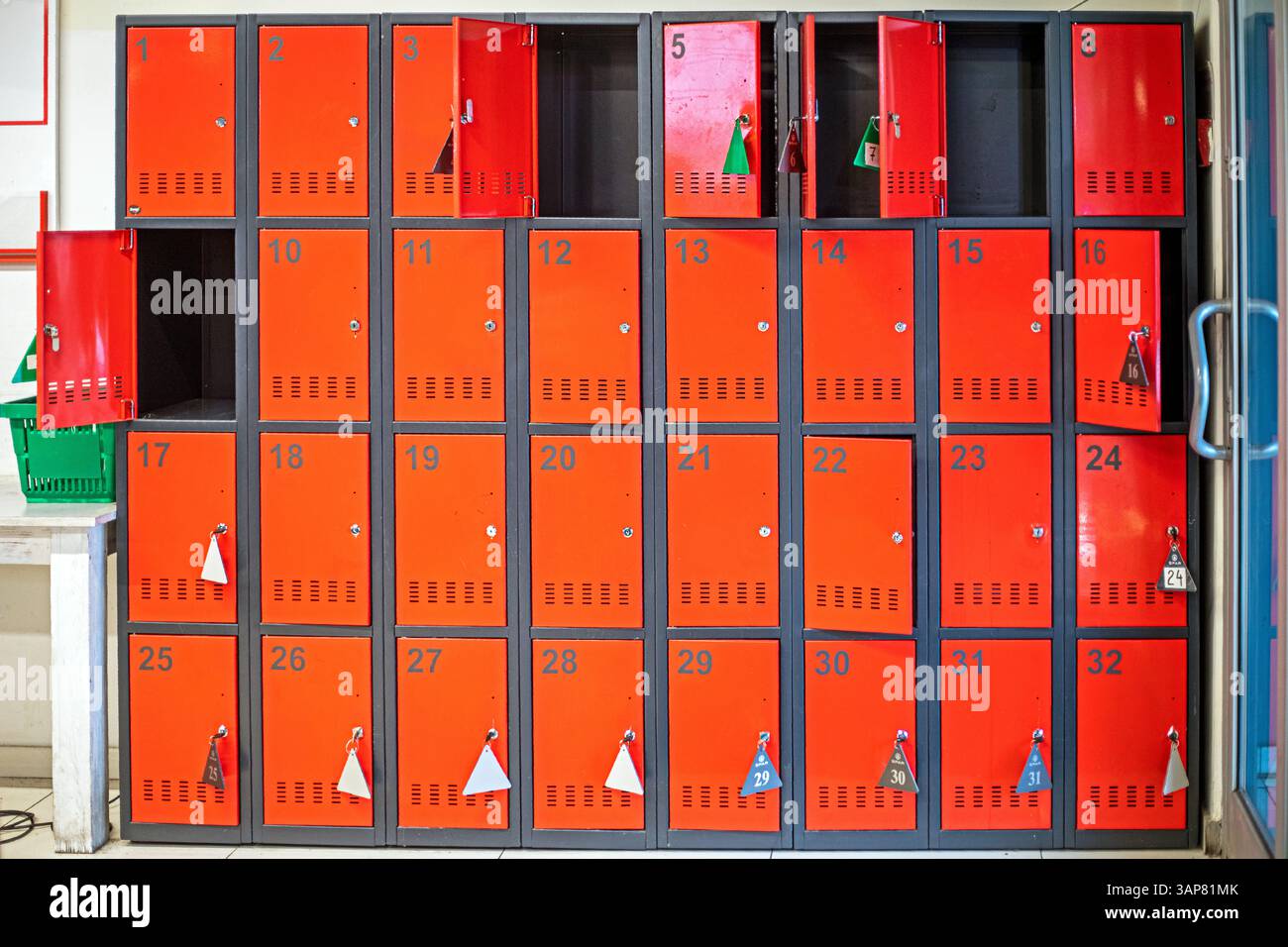 lockable lockers for storing things at the entrance to the supermarket ...