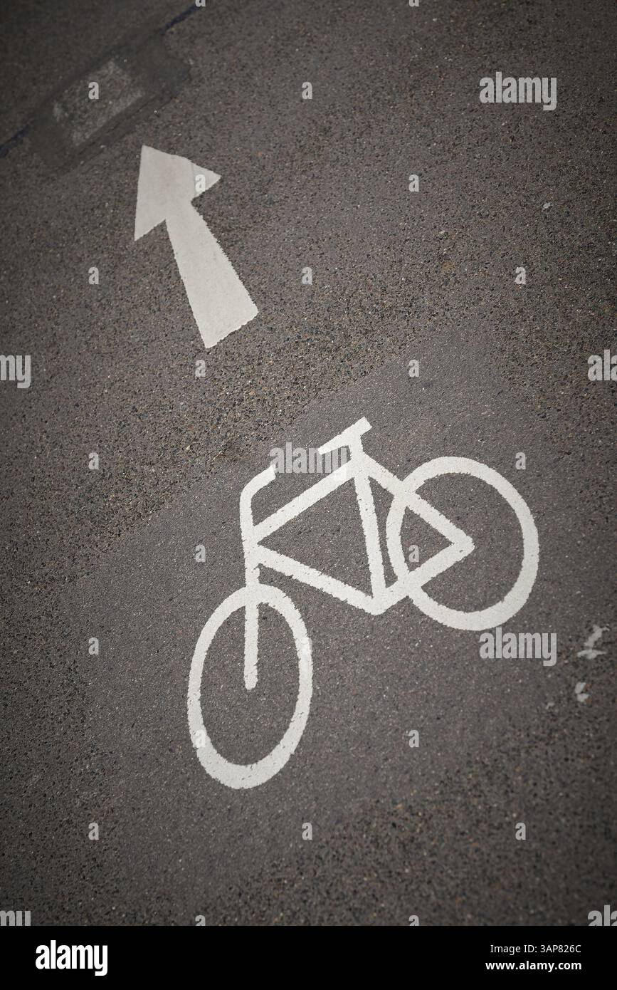 Road markings on asphalt to indicate a cycle path Stock Photo - Alamy