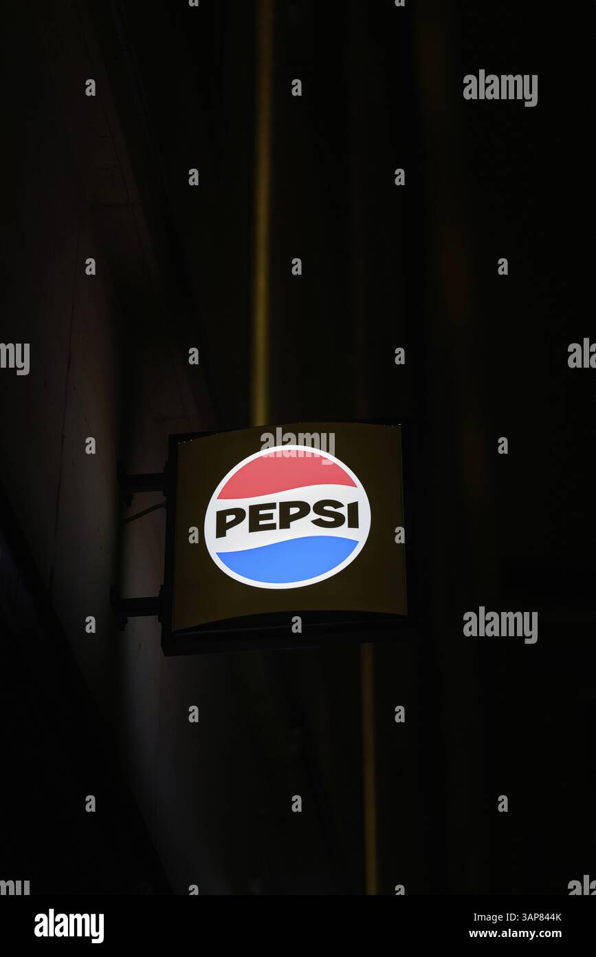 Illuminated advertising pepsi cola hi-res stock photography and images ...