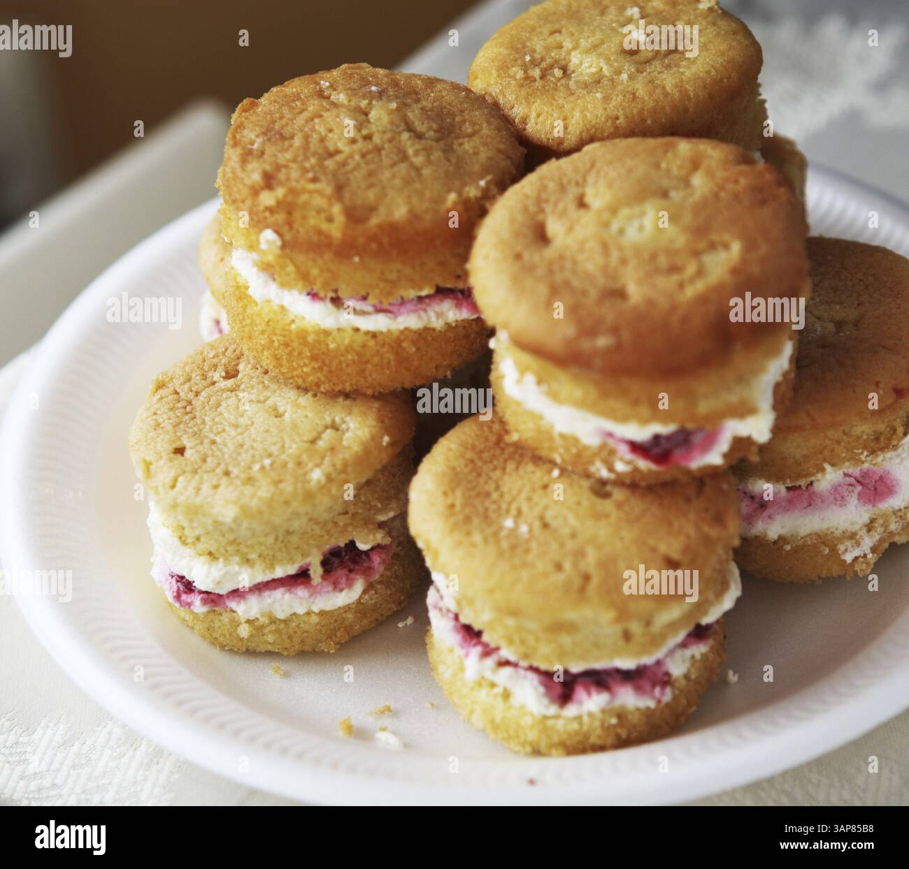 English cakes hi-res stock photography and images - Alamy