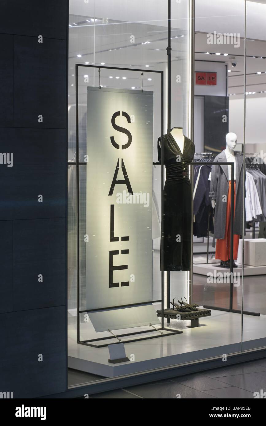 Illuminated showcases hi-res stock photography and images - Alamy