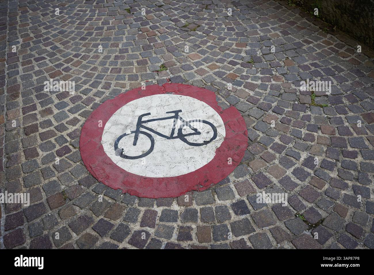 Ban on bicycles on a lakeside promenade on Lake Constance in Germany ...
