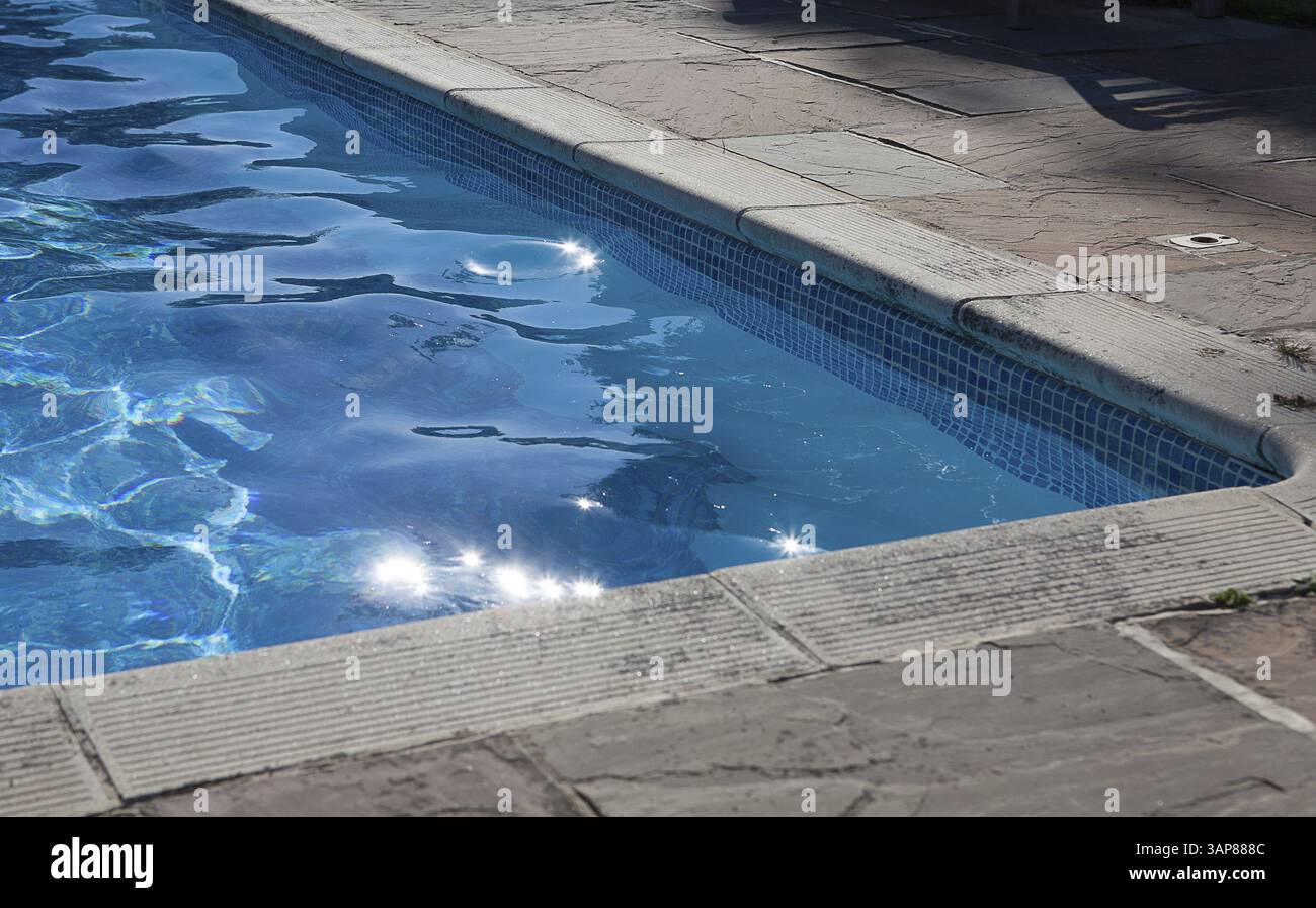 Reflecting in a pool of water hi-res stock photography and images - Alamy