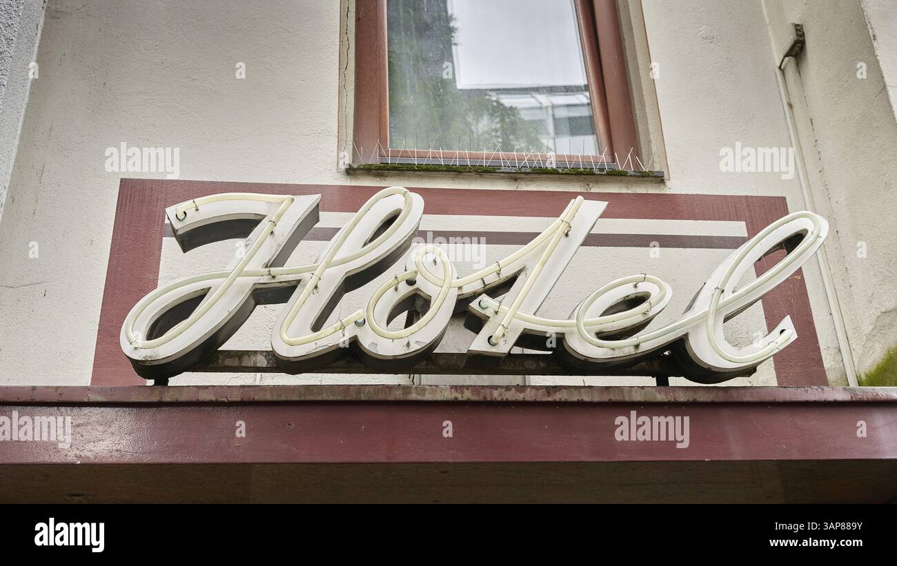 Retro neon sign for a hotel Stock Photo - Alamy
