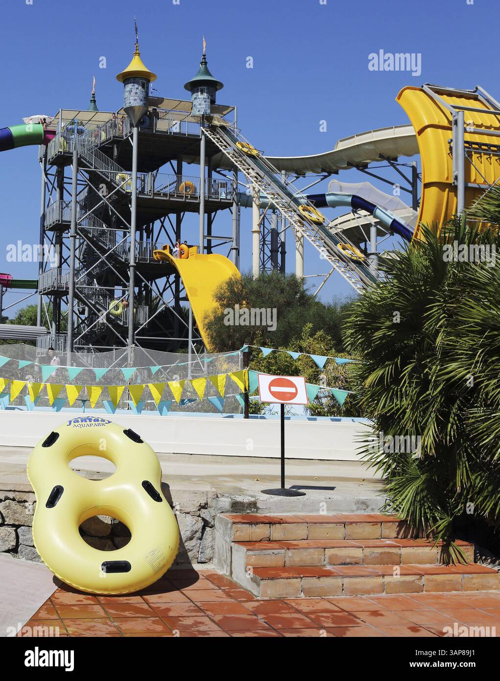 Empty water slide swimming hi-res stock photography and images - Alamy