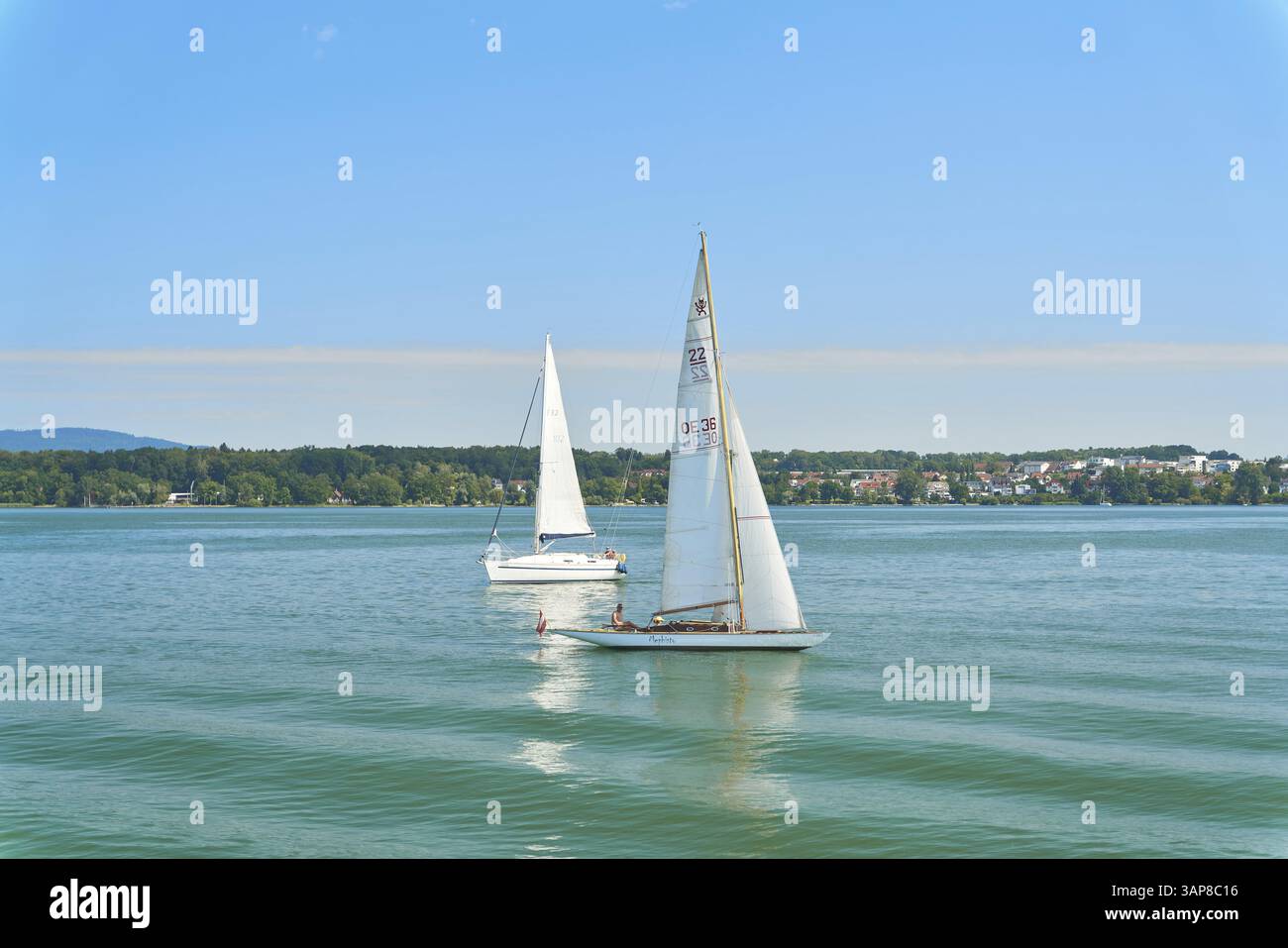 Recreational vessels on lake hi-res stock photography and images - Alamy