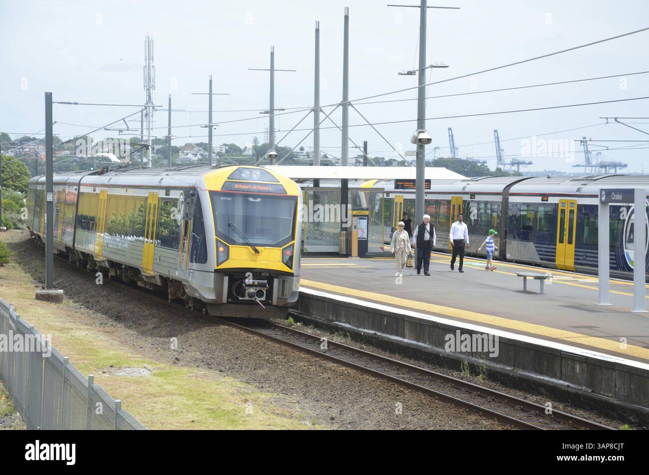 A commuter train stops at a suburban Auckland train station Stock Photo ...