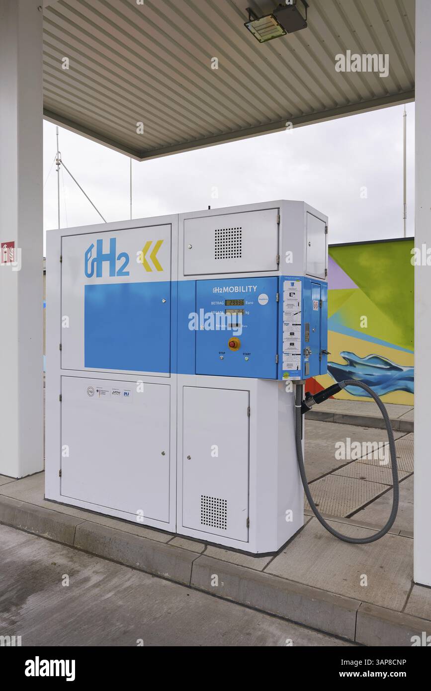 Hydrogen refuelling station of the German company H2 Mobility Stock ...