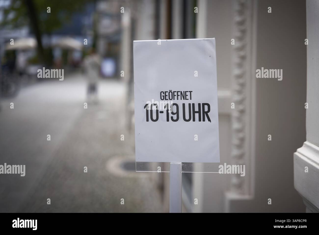 Welcome sign opening hours hi-res stock photography and images - Alamy