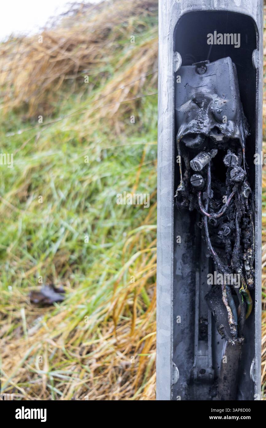 Short circuit in electrical system and its consequences Burnt cable ...