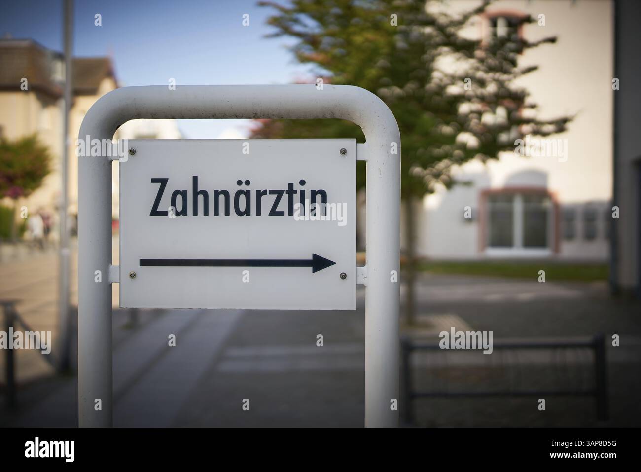 Dentist practice sign hi-res stock photography and images - Alamy