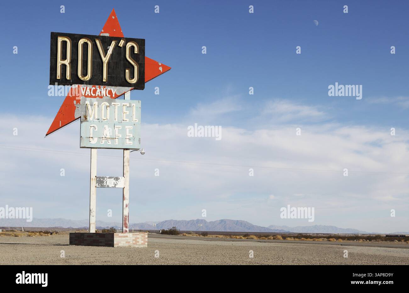 Sign for an 80s motel in California, USA 2013 Stock Photo - Alamy