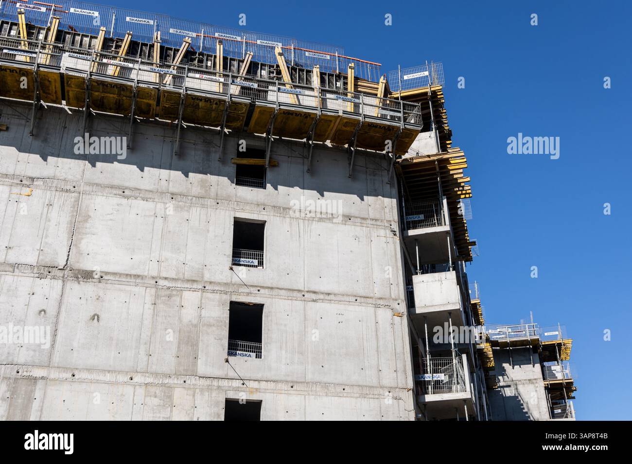 Construction site of new apartment building in Saska Kepa neighbourhood ...