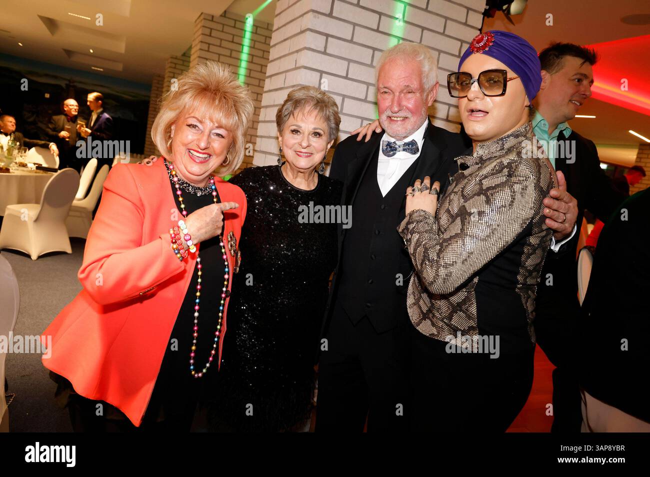 Stefanie Simon, Dagmar Frederic, Klaus Lenk und Julian F.M. Stoeckel ...