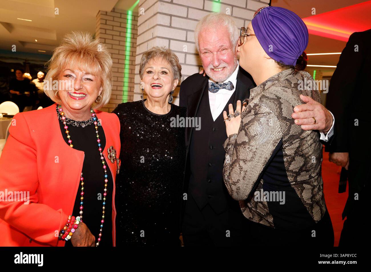 Stefanie Simon, Dagmar Frederic, Klaus Lenk und Julian F.M. Stoeckel ...