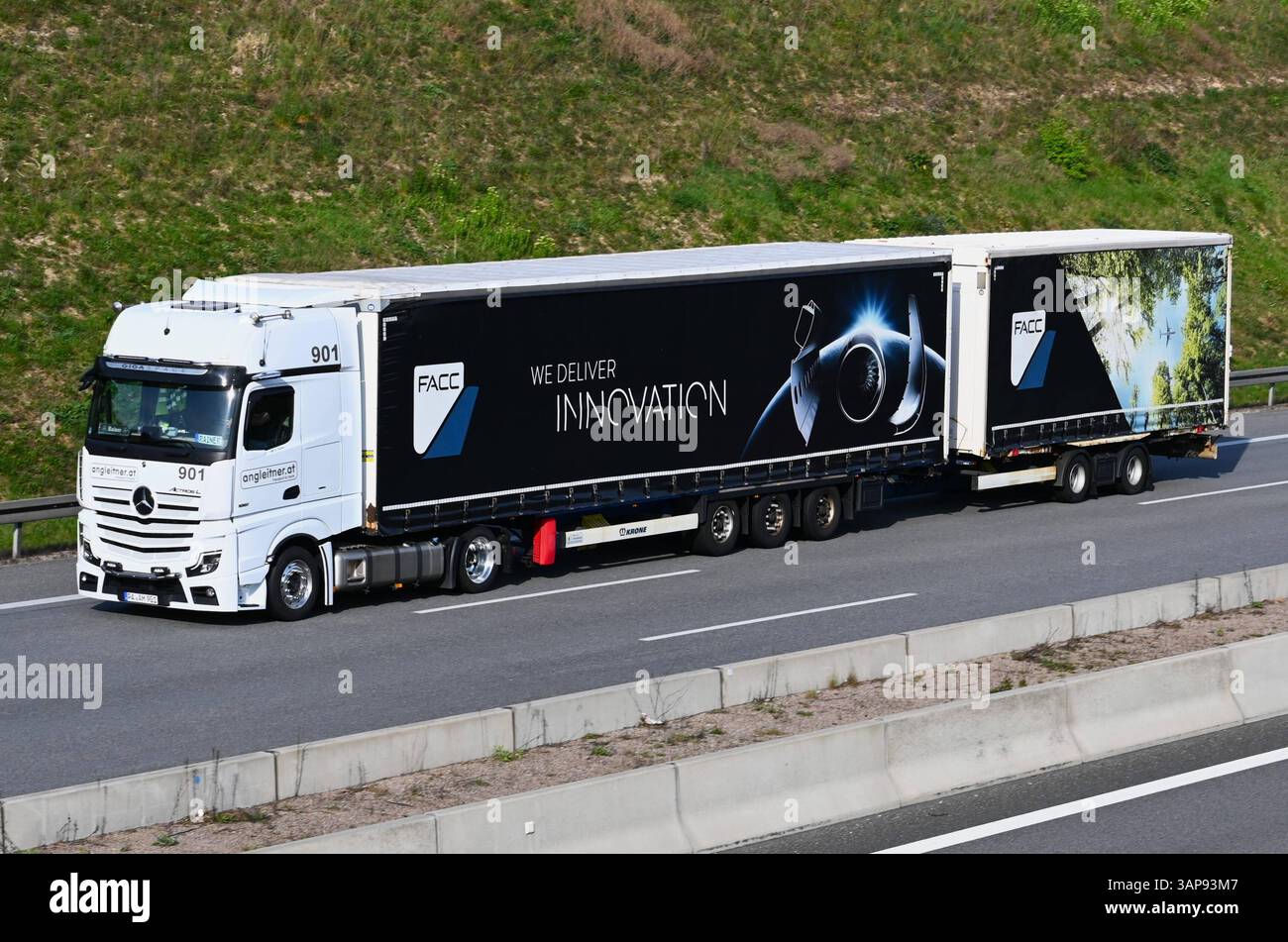 Sattelzug der Angleitner Spedition aus Sankt Martin im Innkreis ...