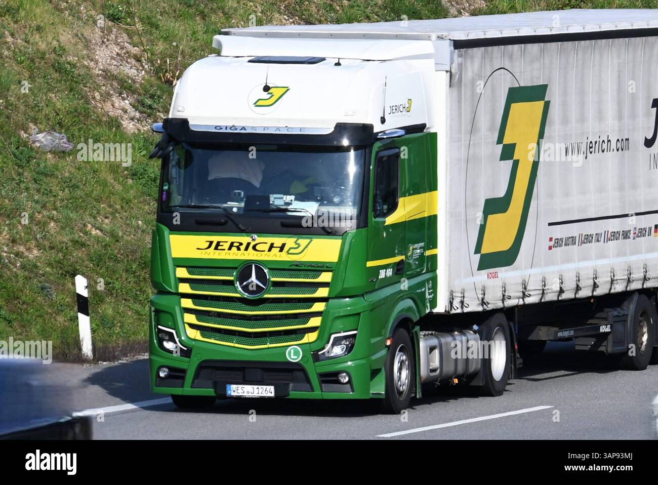 Jerich International Spedition aus Gleisdorf in Österreich. Mercedes ...