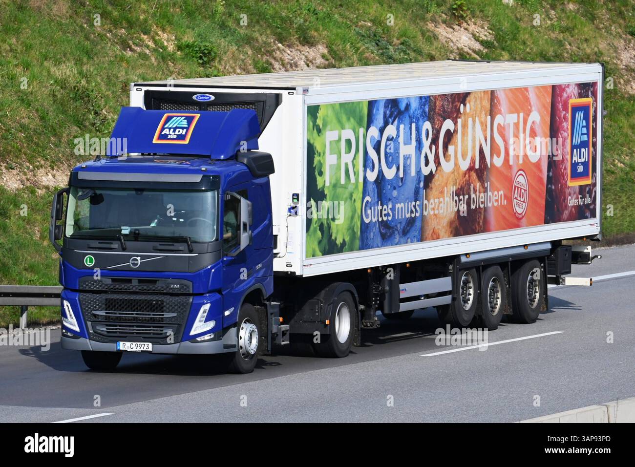 Aldi Süd, Discounter. Volvo FM LKW - Sattelzug mit Schmitz Cargobull ...