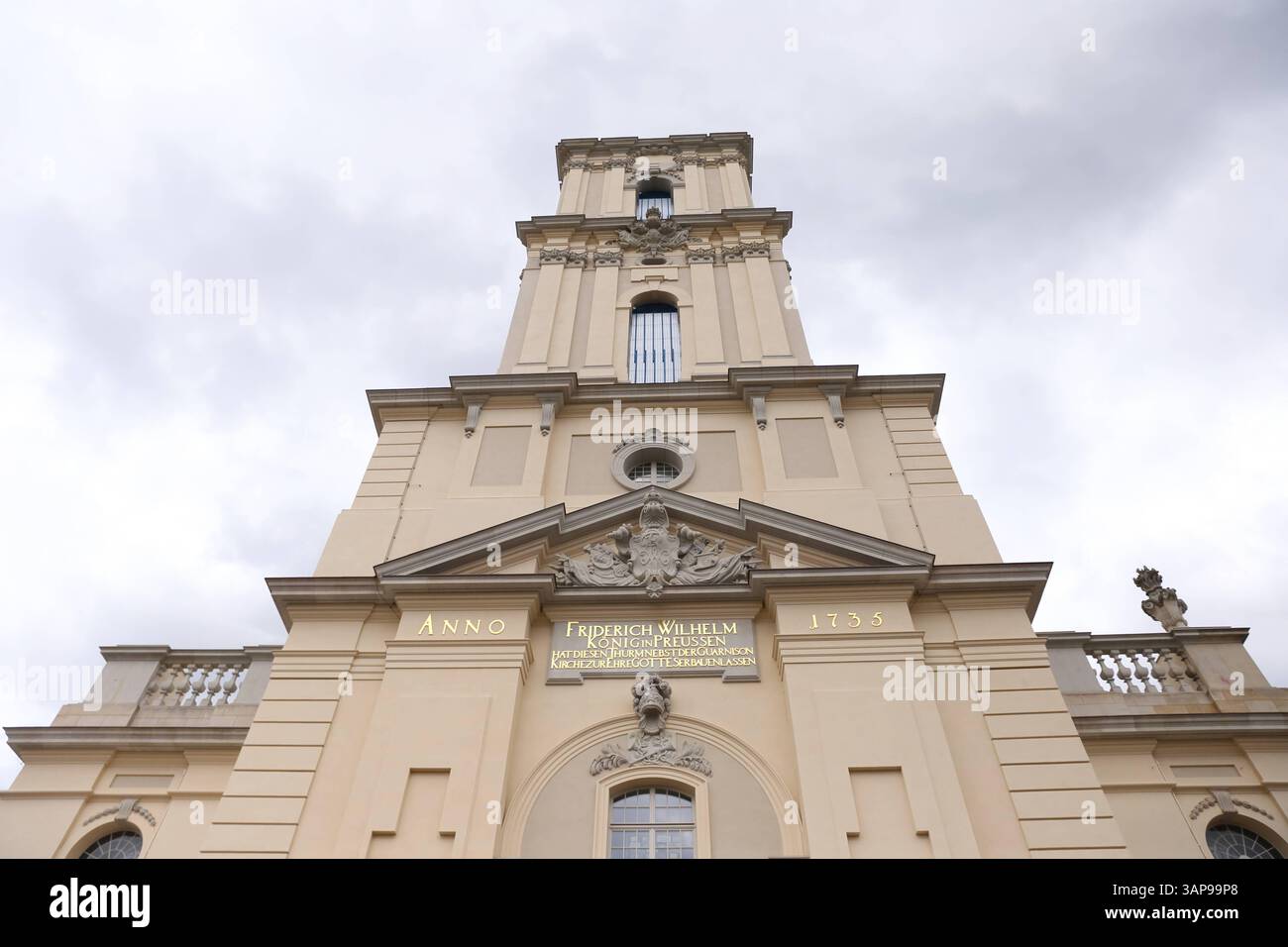 Der wiederaufgebaute Turm der Garnisonkirche in Potsdam, 15. April 2025 ...