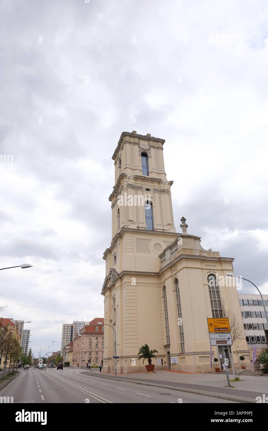Der wiederaufgebaute Turm der Garnisonkirche in der Breiten Straße in ...