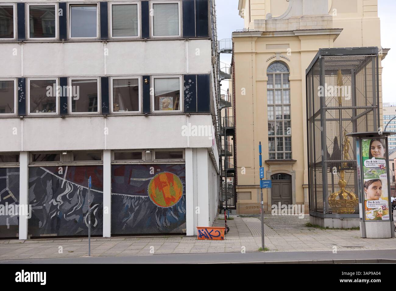 Das Rechenzentrum und der wiederaufgebaute Turm der Garnisonkirche in ...