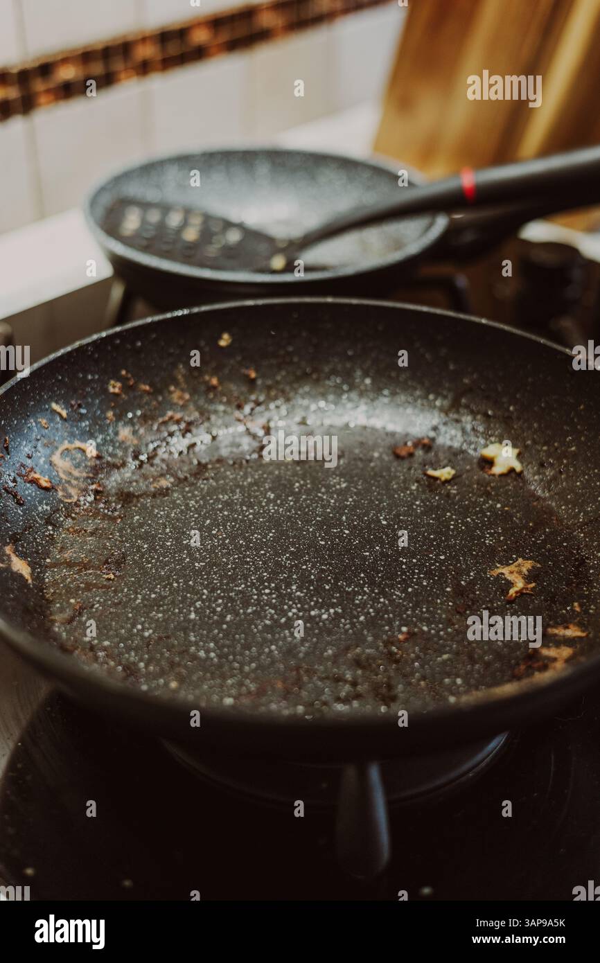 Unwashed frying pan after cooking Stock Photo - Alamy