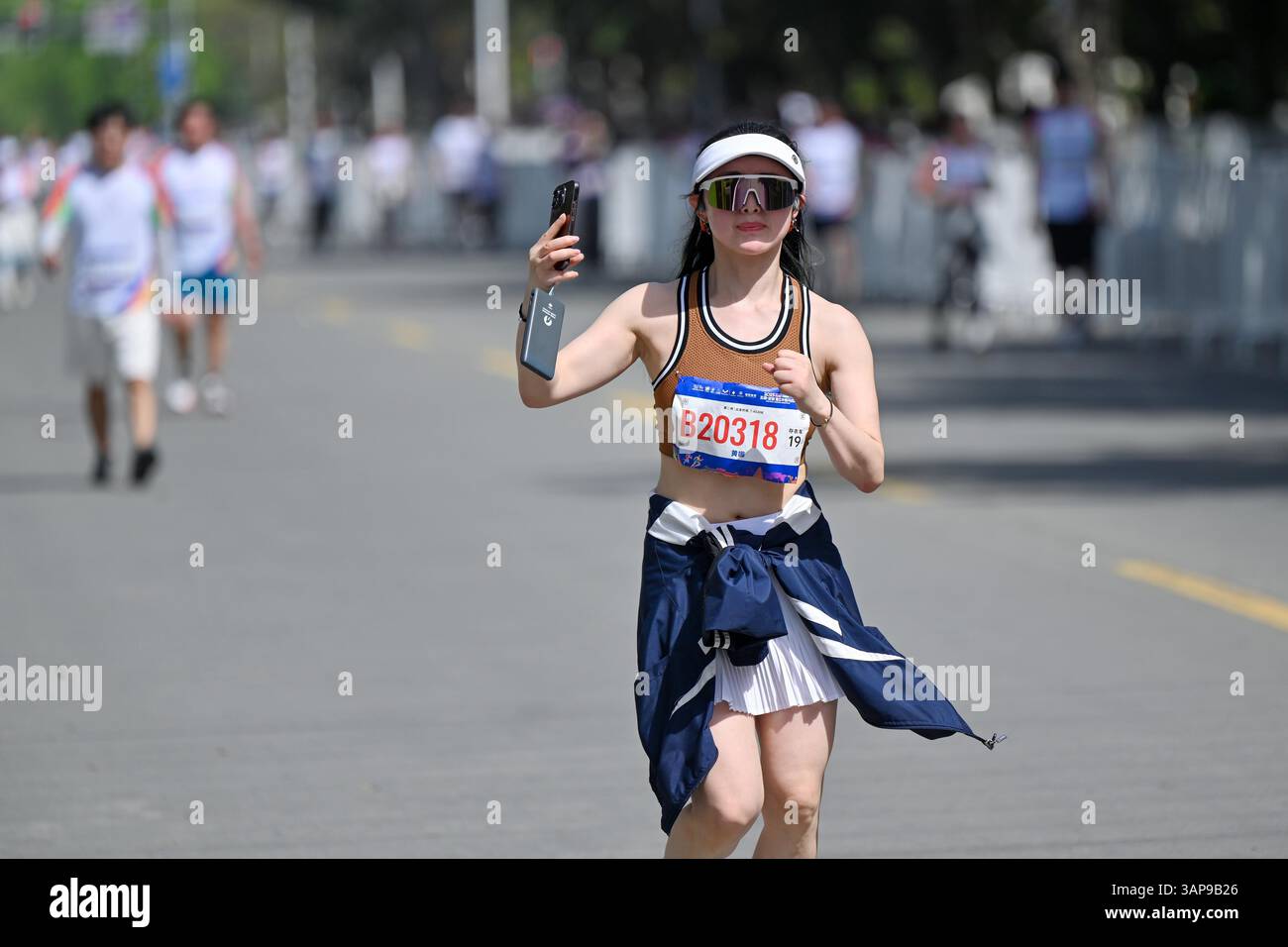 The 2025 Wenjiang Half Marathon kicks off in Chengdu City, southwest China's Sichuan Province ...