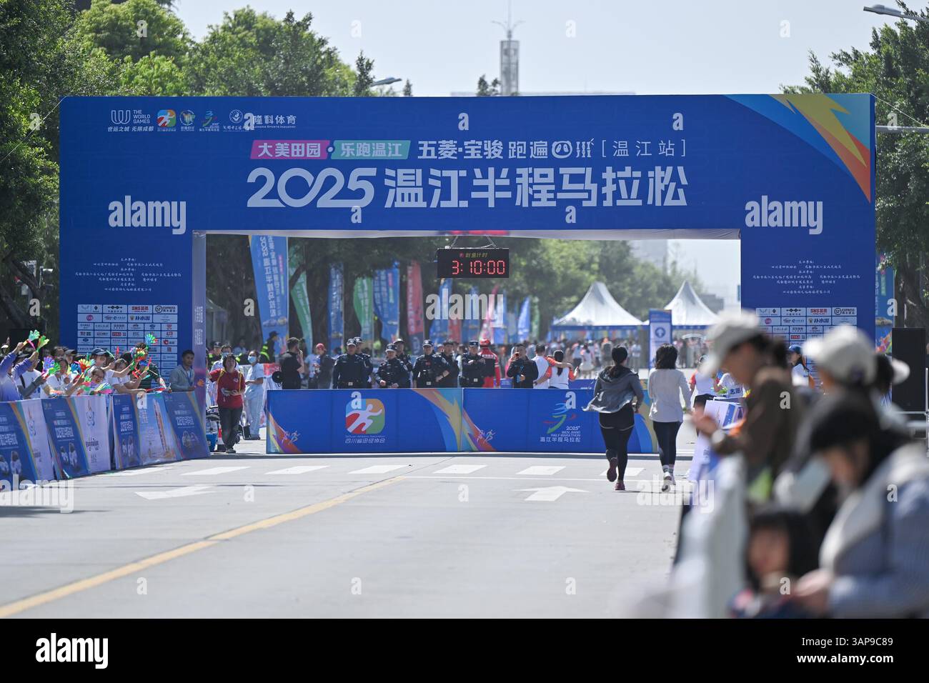 The 2025 Wenjiang Half Marathon kicks off in Chengdu City, southwest ...