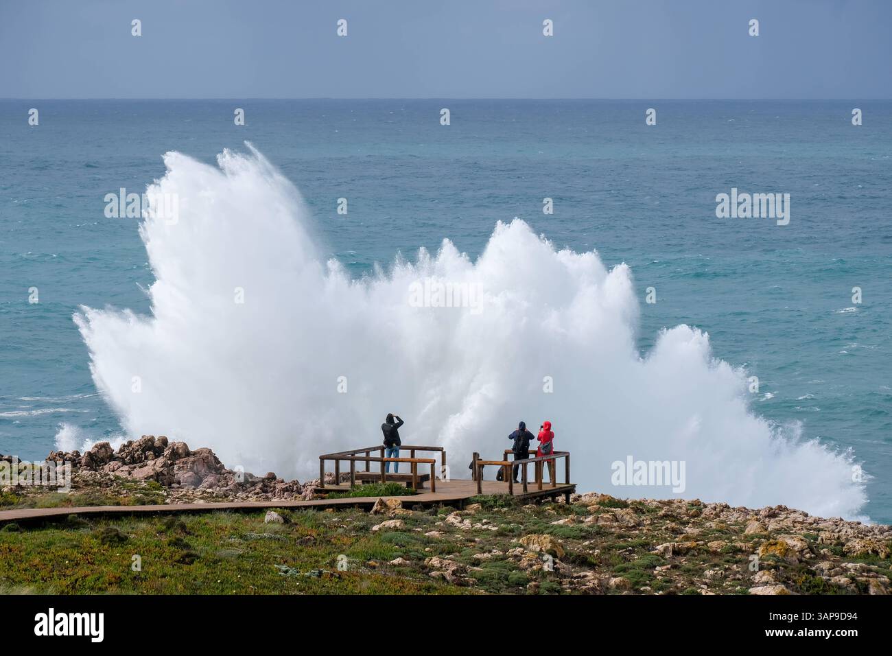 Carrapateira, Algarve, Portugal - Touristen auf einer ...