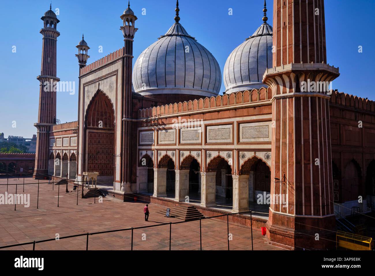 India, Delhi, Old Delhi, Jama Masjid mosque, built by the Mughal ...