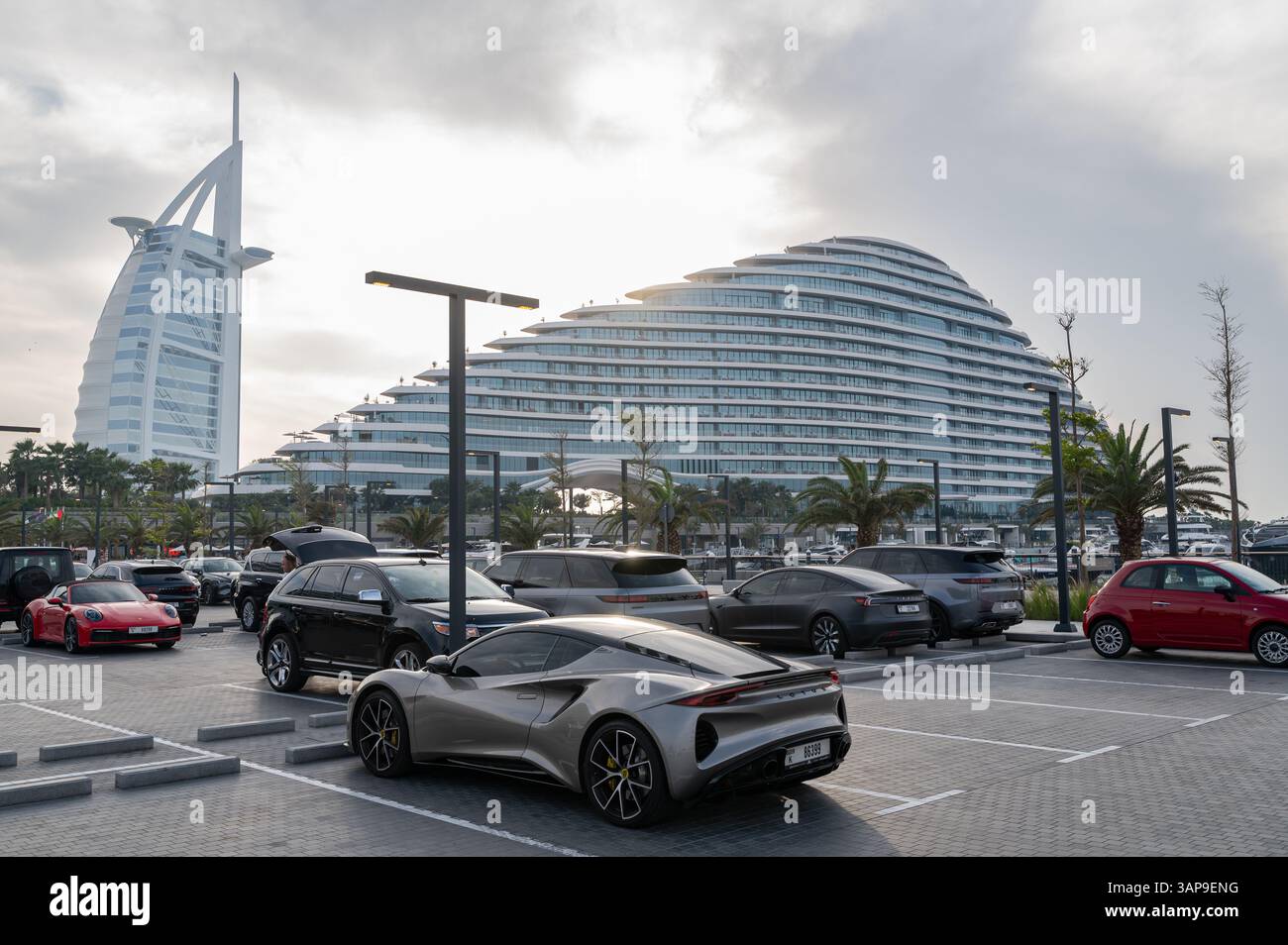 16.03.2025, Dubai, United Arab Emirates, Asia - A parking lot with an ...