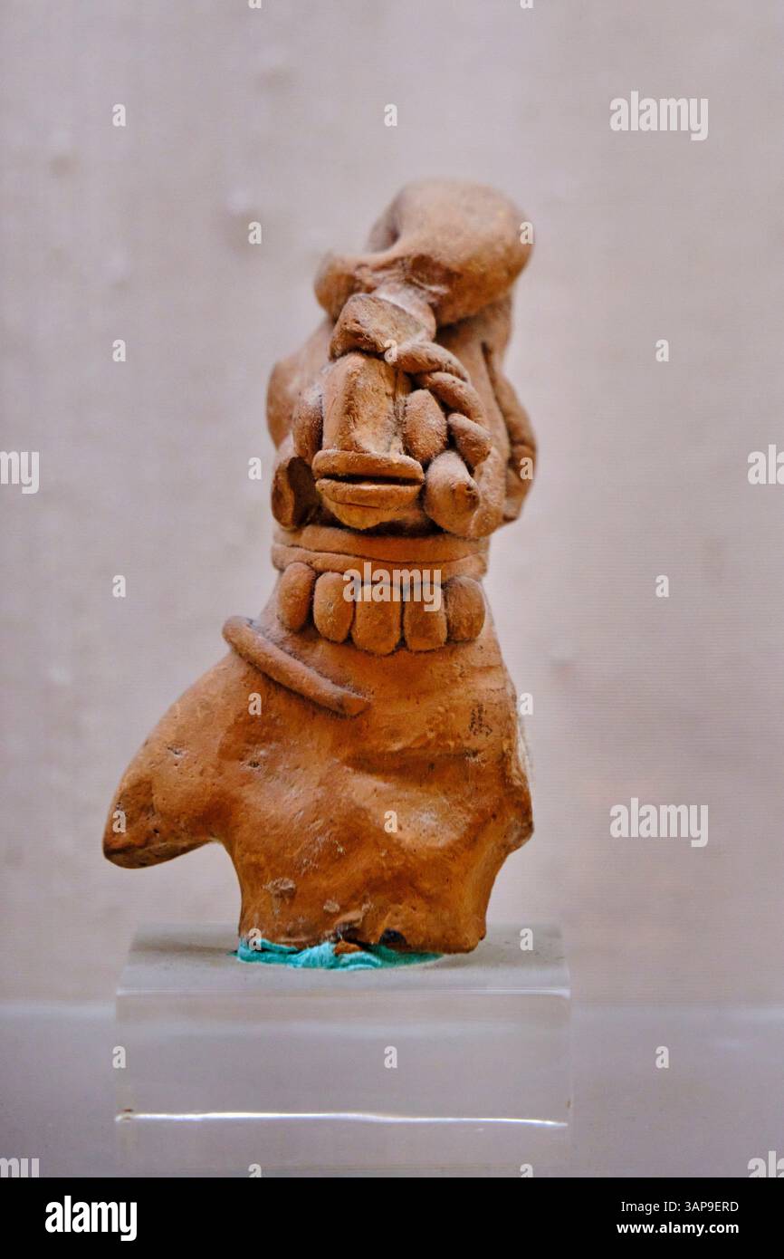 India, Delhi, New Delhi, National Museum, Terracotta human figurine ...