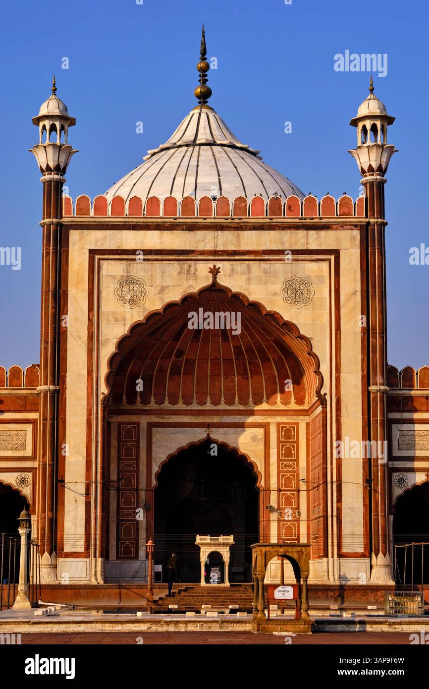 India, Delhi, Old Delhi, Jama Masjid mosque, built by the Mughal ...