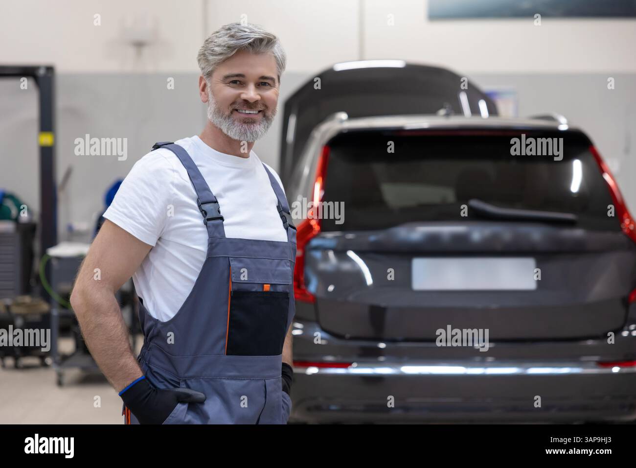 Automotive service expert performing inspection and fix vehicle Stock ...