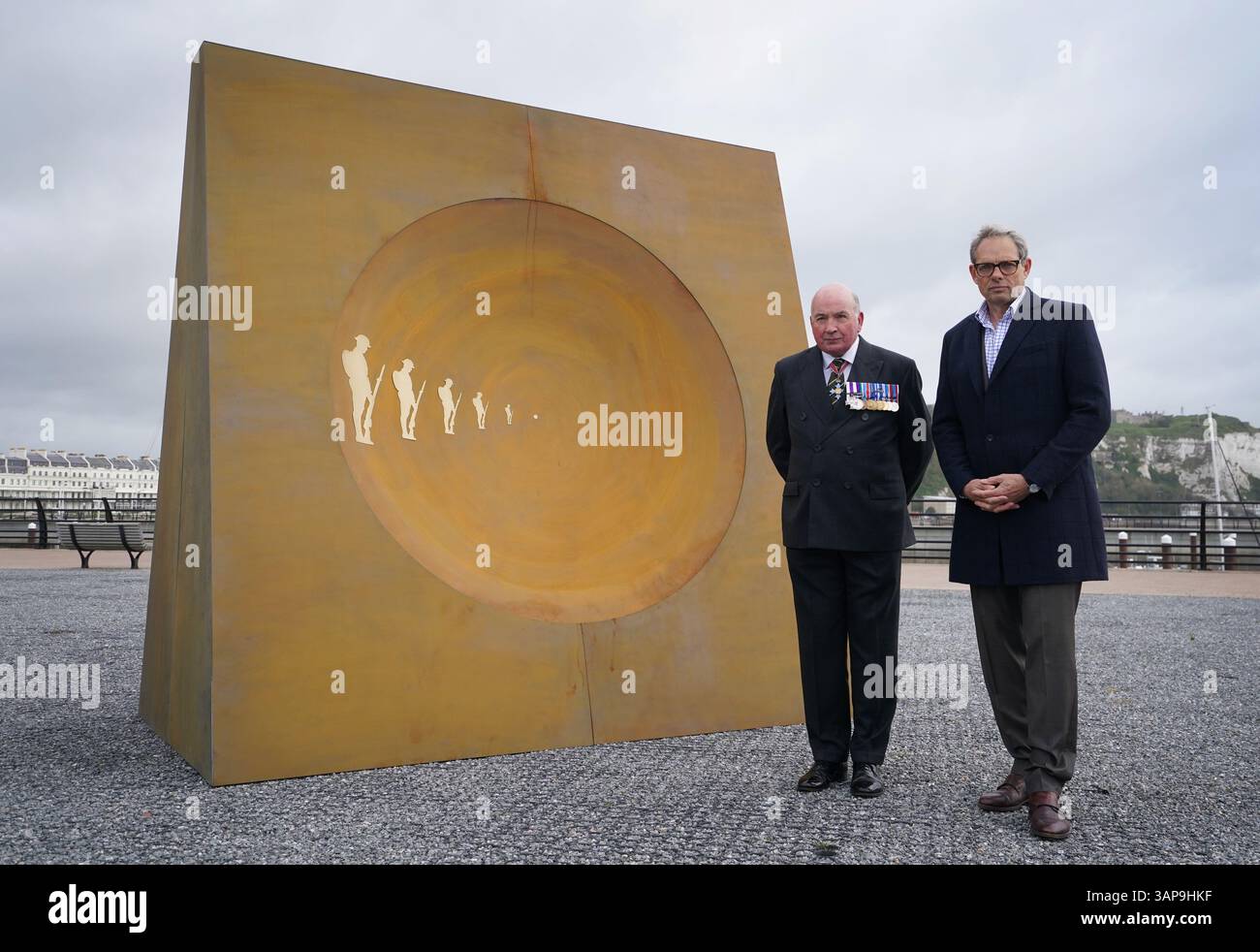 Lord Dannatt (left) and artist Martin Barraud unveil an art ...