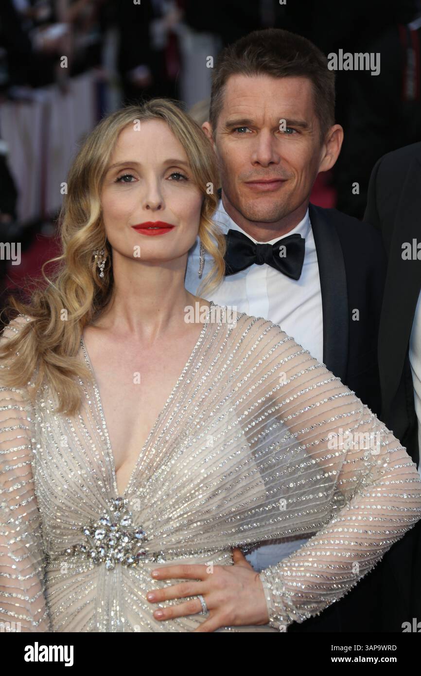 Actors Ethan Hawke and Julie Delpy attend the 86th Academy Awards aka ...