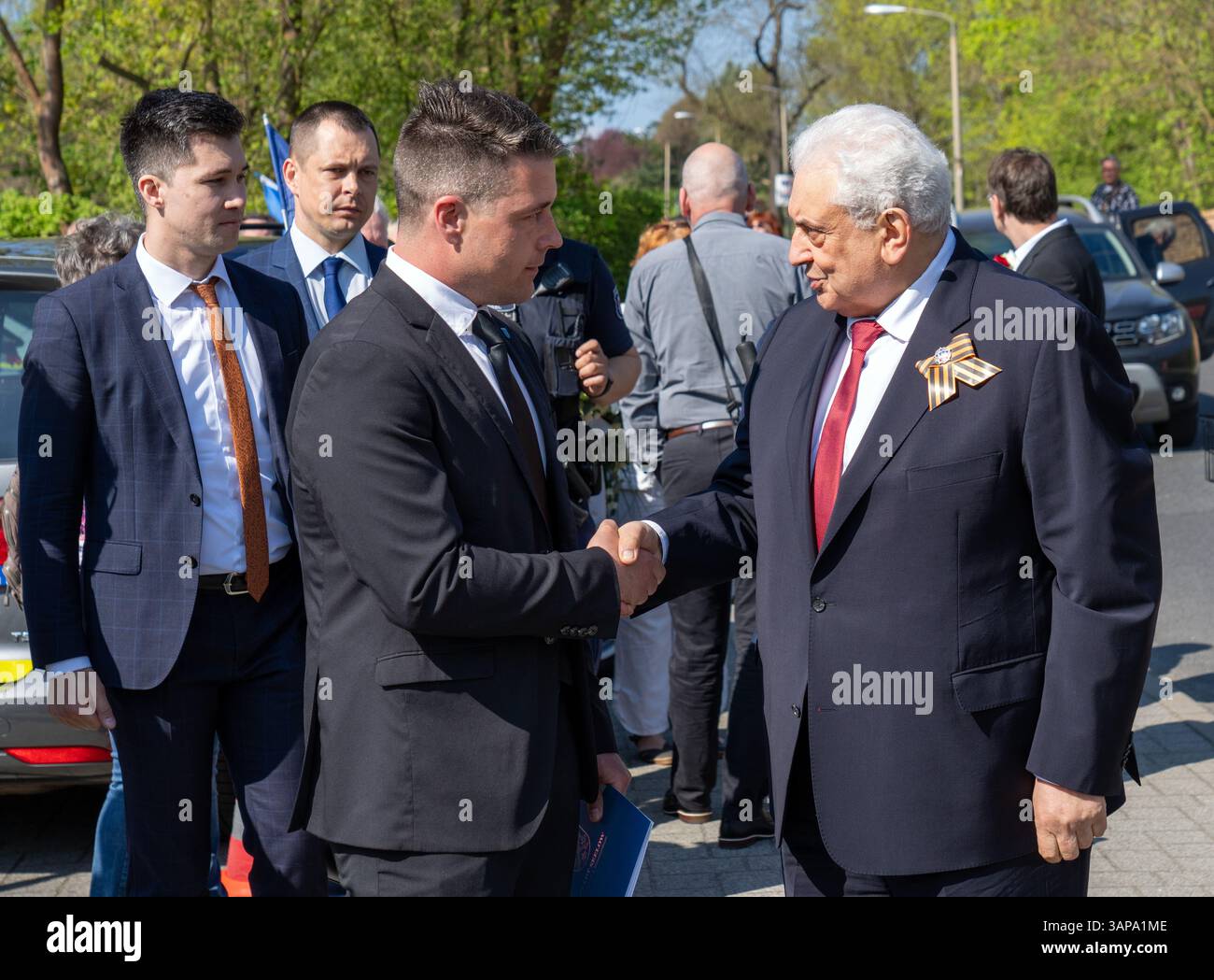 Seelow, Germany. 16th Apr, 2025. Sergej J. Netschajew (r), Russian ...