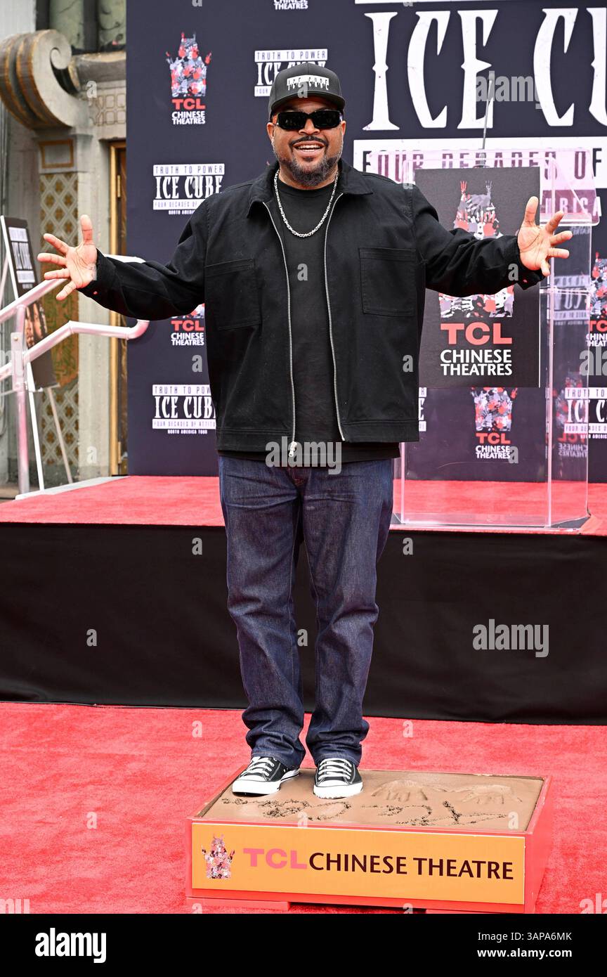 Ice Cube bei seiner Hand and Footprints Ceremony am TCL Chinese Theatre ...