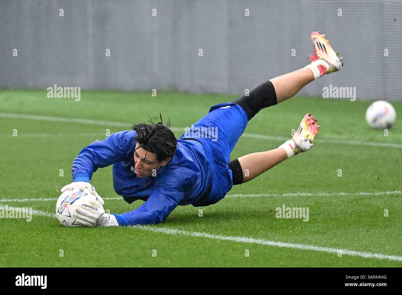 Monza, Italia. 15th Apr, 2025. AC Monza's goalkeeper Semuel Pizzignacco ...