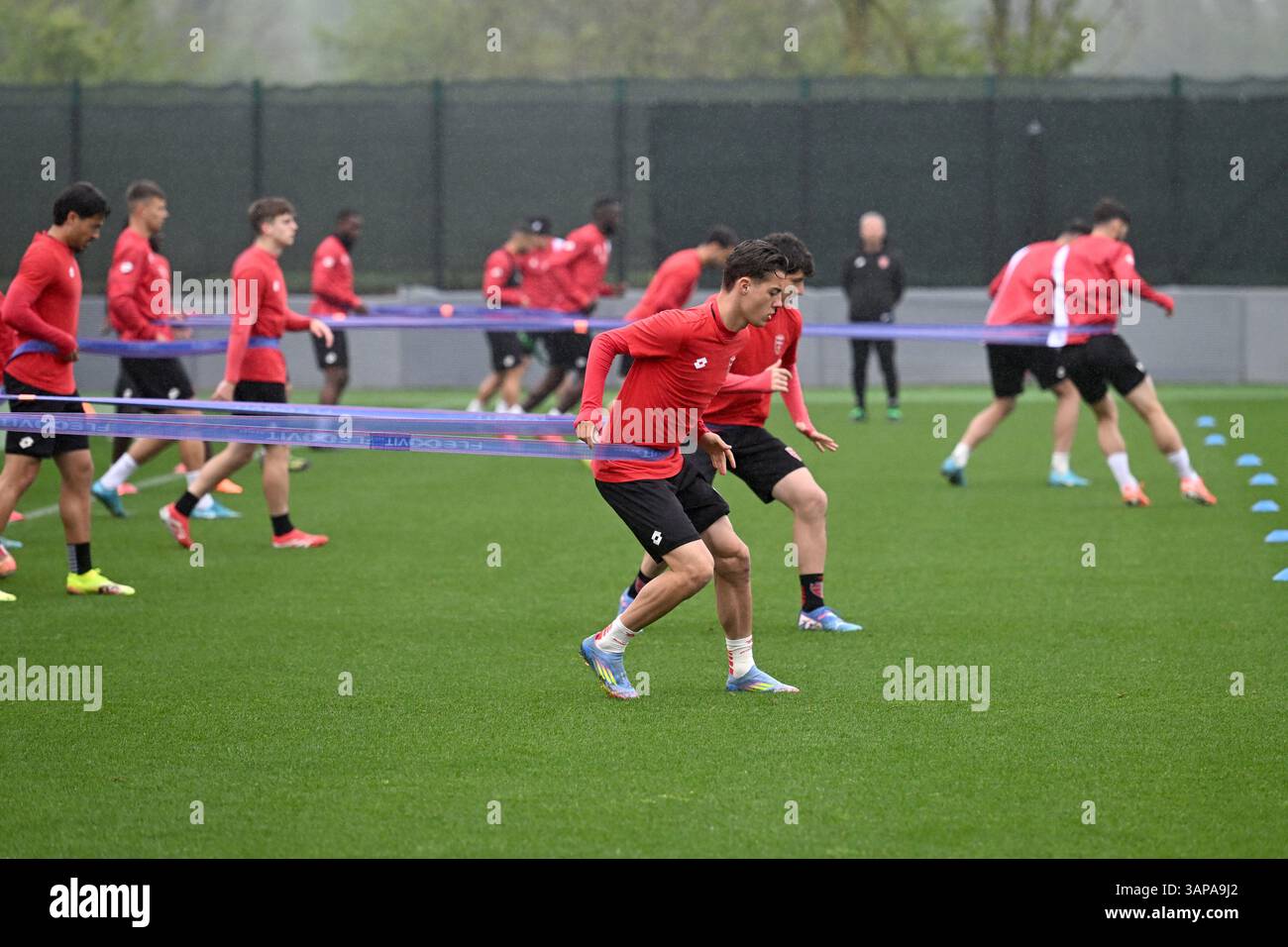 Monza, Italia. 15th Apr, 2025. AC Monza's players during training ...