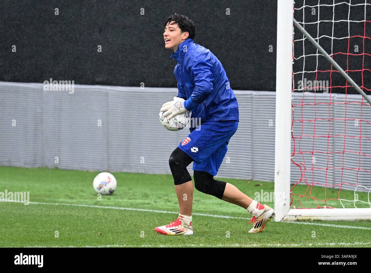 Monza, Italia. 15th Apr, 2025. AC Monza's goalkeeper Semuel Pizzignacco ...