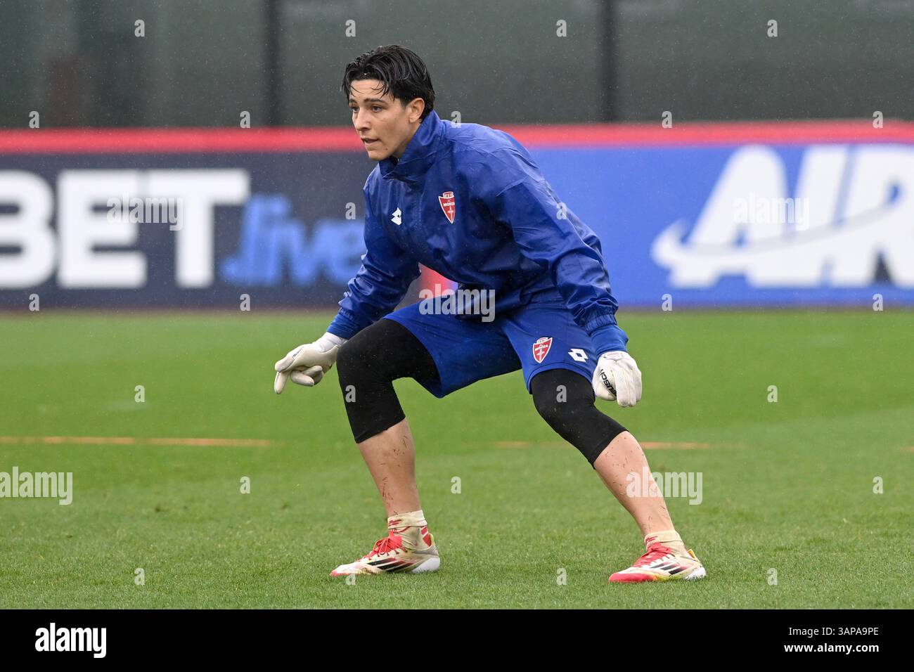 Monza, Italia. 15th Apr, 2025. AC Monza's goalkeeper Semuel Pizzignacco ...