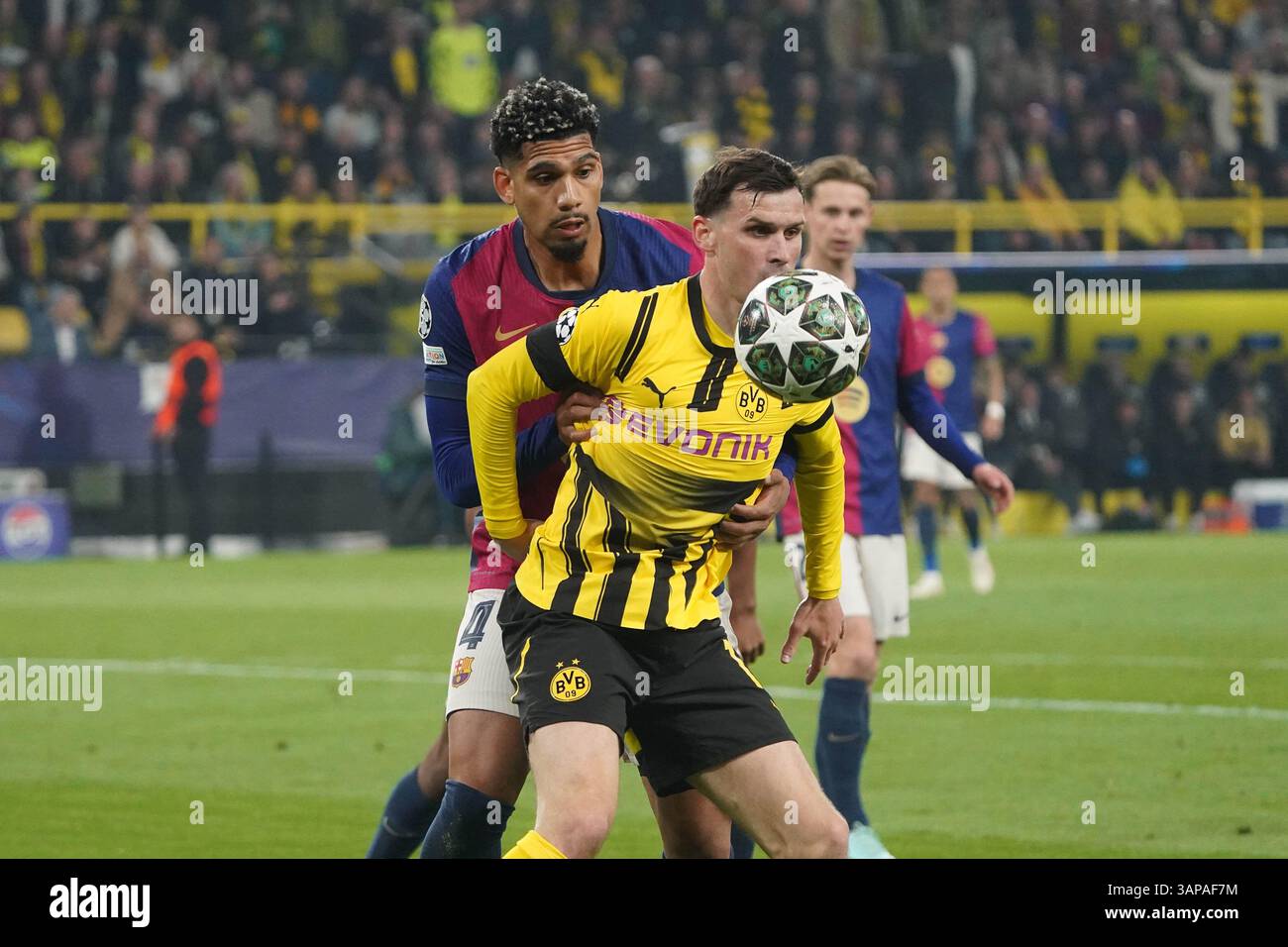 Fussball, UEFA Champions League 2024/2025, Borussia Dortmund vs. FC Barcelona 15.04.2025, Signal ...