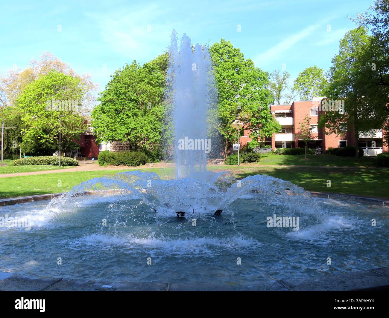 RECORD DATE NOT STATED ...plitsch - platsch - die Brunnen sprudeln erfrischendes Nass in die ...