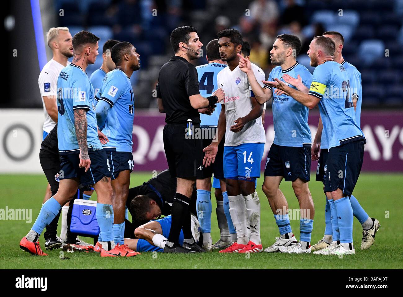 Sydney, Australia. 16th Apr, 2025. Sydney players claim simulation to ...