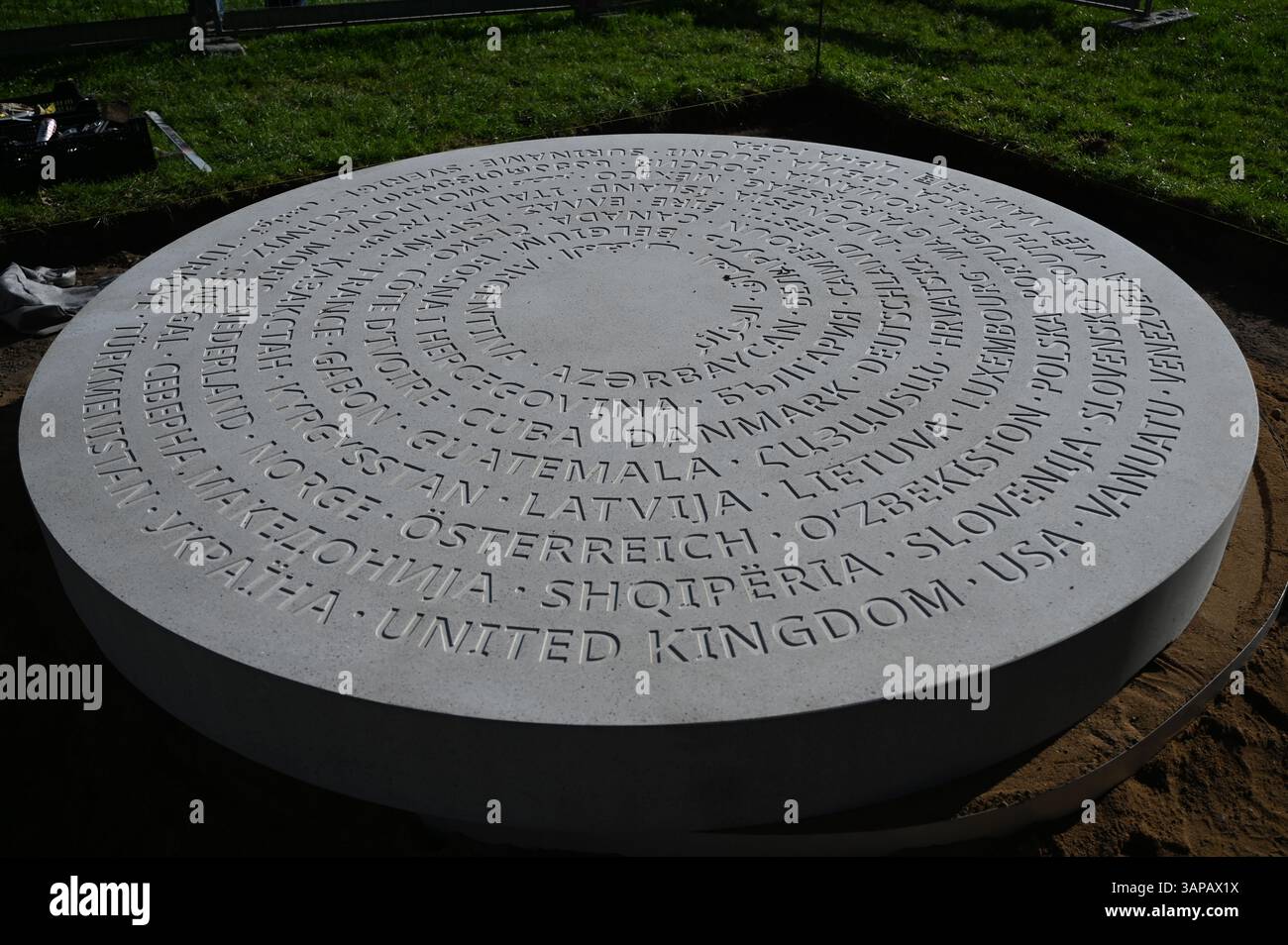 Hamburg, Germany. 16th Apr, 2025. A circular memorial plaque with a ...