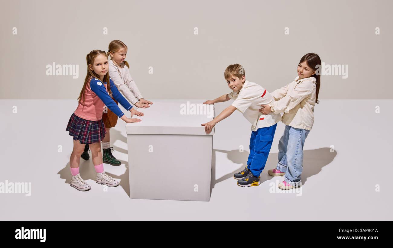 Large classroom kids floor hi-res stock photography and images - Alamy