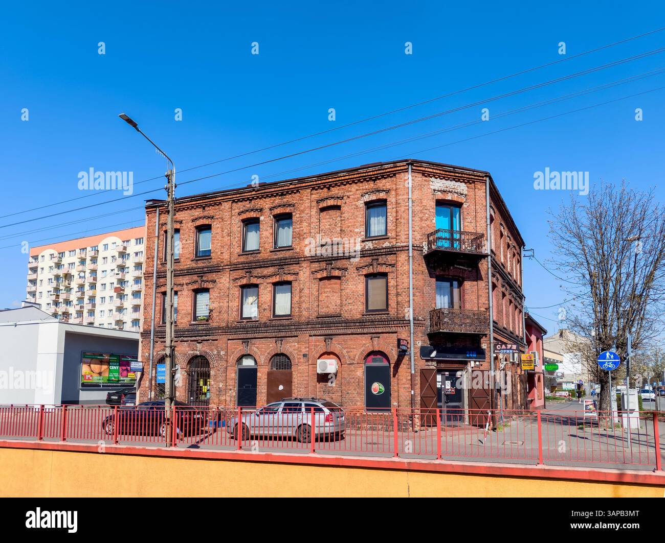 Facade multi story parking hi-res stock photography and images - Alamy