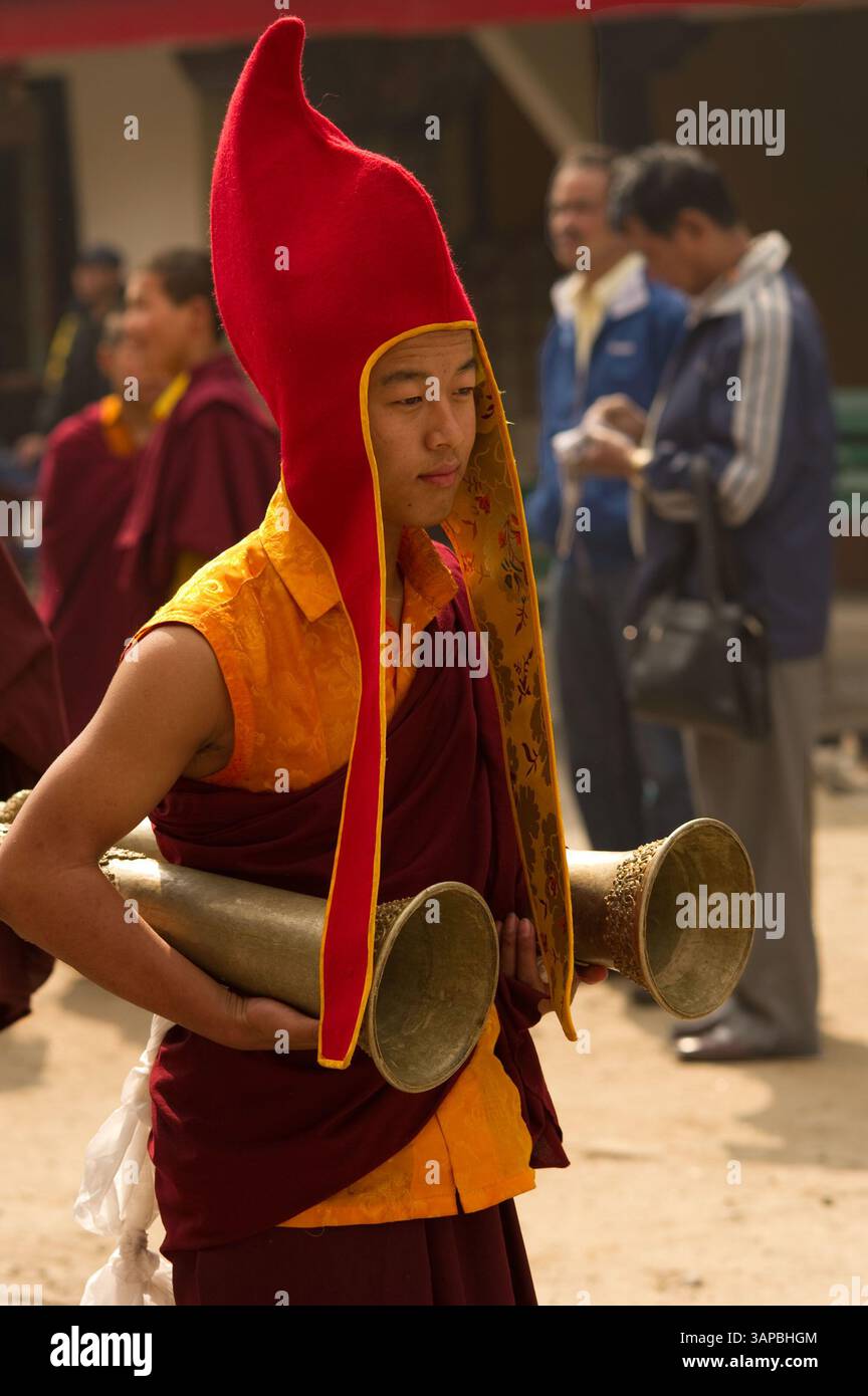 Novice buddhist monk teacher hi-res stock photography and images - Alamy